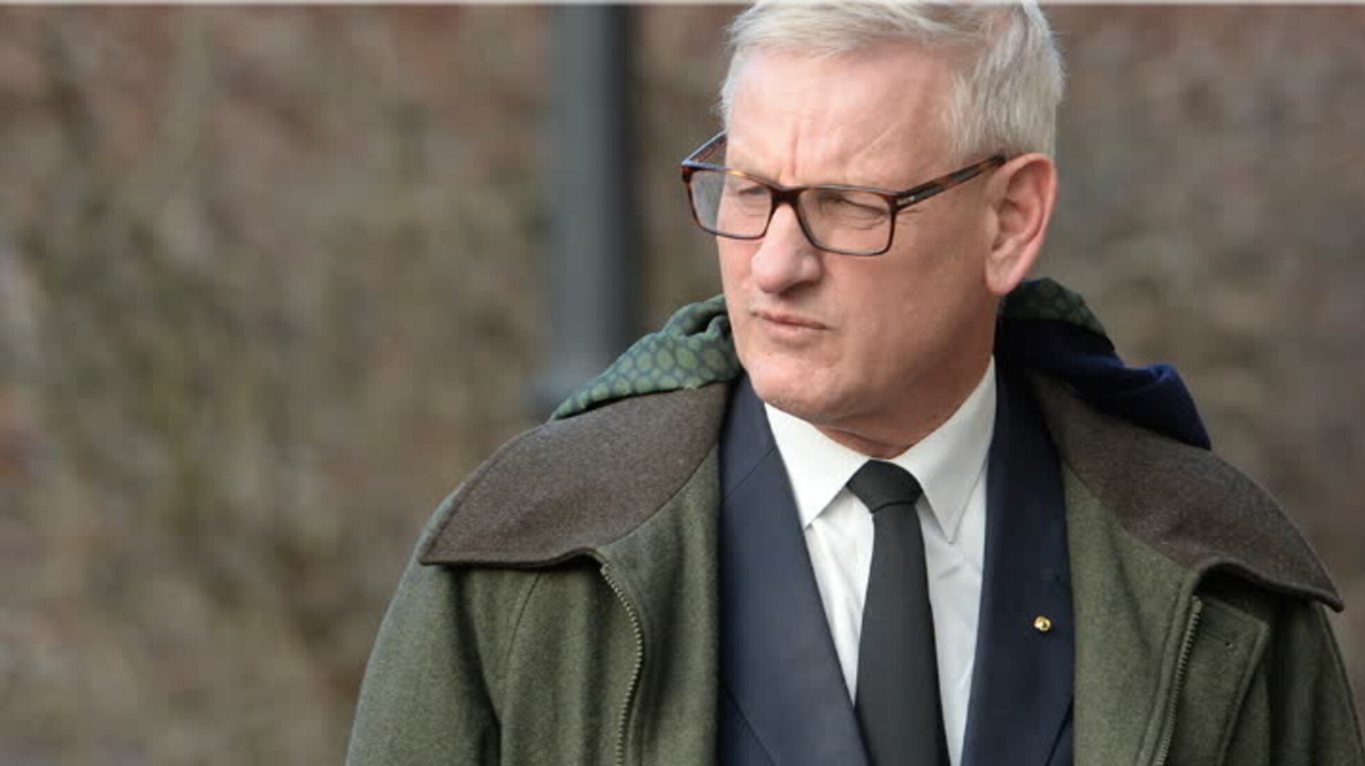 Carl Bildt borde ta över efter Anna Kinberg Batra - väljarna